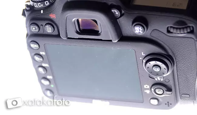 Nikon D7100 רעצענזיע