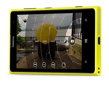 Nokia Lumia 1020 murtaa muotit mobiilikuvauksessa uudella 41 megapikselin taustavalaistulla kennollaan