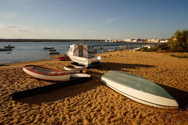 bateaux sur la plage