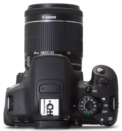 Widok z góry Canon EOS 700D z 18-55 mm