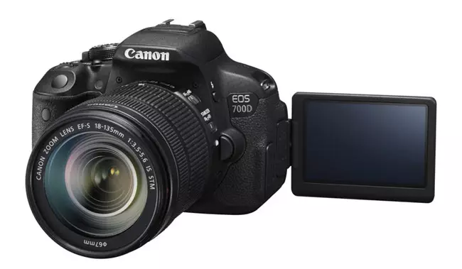Canon EOS 700D با صفحه نمایش تاشو
