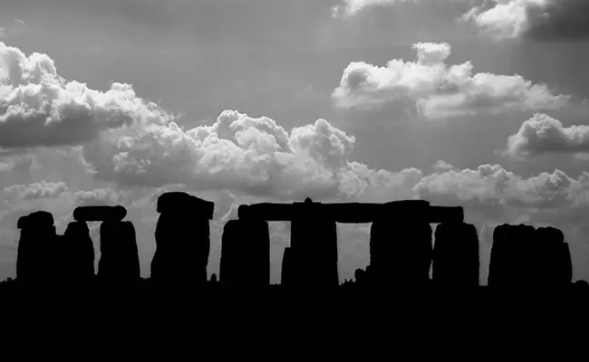 I-Stonehenge Silhouette