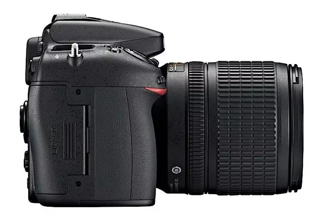 Nikon D7100 vaizdas iš šono