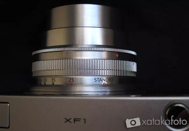 Detalle da lente Fujifilm XF1