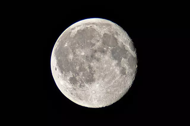 Como usar a luz da lúa chea na fotografía nocturna