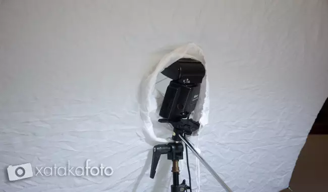 Nikon-ekbrilo kun pluvombrela fenestro