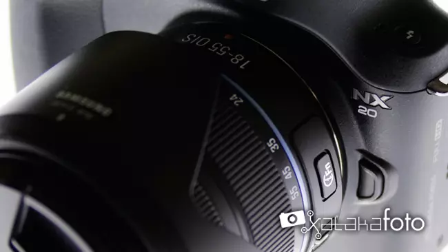 Samsung NX20 ಸೈಡ್ ಫ್ರಂಟ್ ವ್ಯೂ