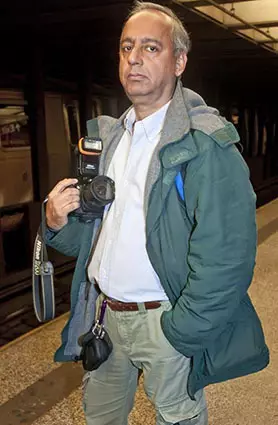 Ang larawan ng isang lalaki na malapit nang mamatay sa New York subway ay nagpapataas ng kontrobersya laban sa New York Post