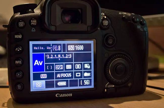 Canon EOS 7D құрылғысындағы сиқырлы шам