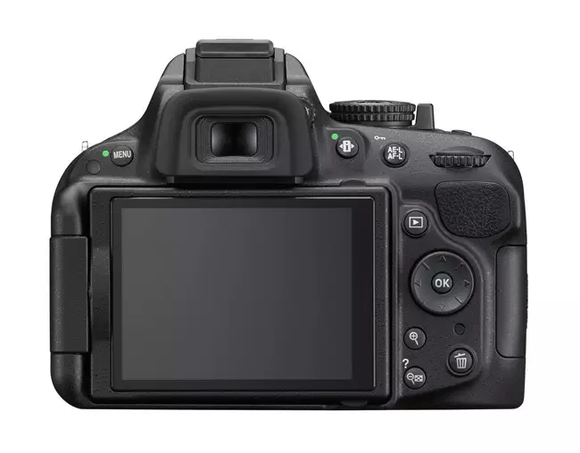 Nikon D5200, миёнамӯҳлати нав бо 24 мегапиксел