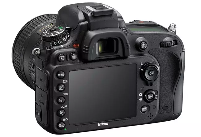 Nikon D600 - پوئتي