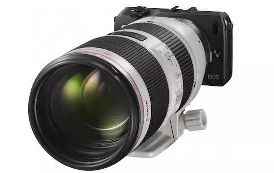 Canon EOS M kalawan lénsa telephoto