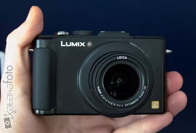Lumix LX7 በእጆቹ