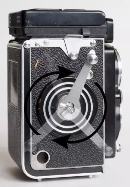 rolleiflex film advance