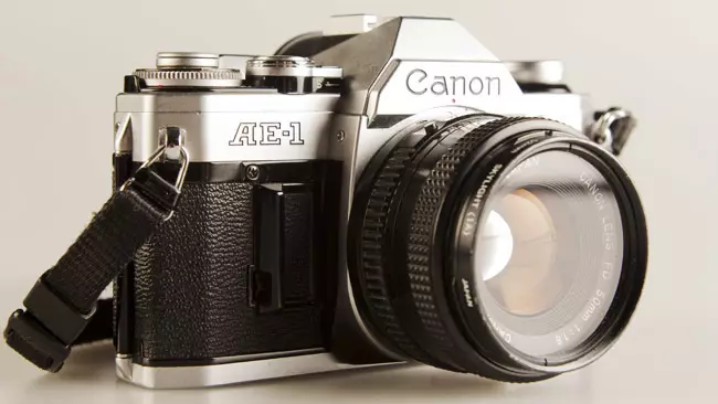 Canon AE-1 аналогтық фотосурет
