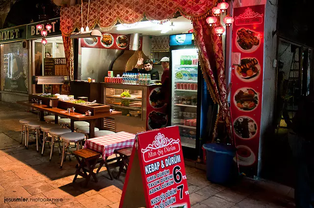 Naglalakad sa Grand Bazaar, Istanbul