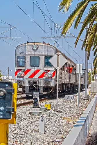 HDR lighthouse tren