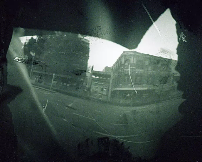 Melbourne sjoen fanút in pinhole-kamera makke fan in ein