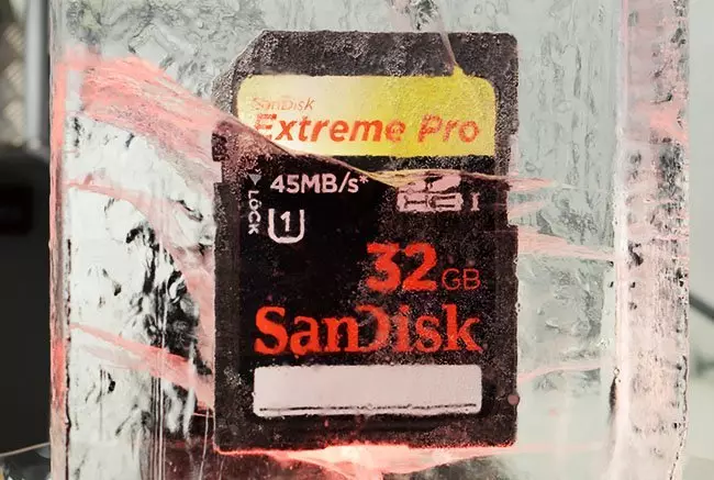 ବରଫ ଉପରେ SanDisk Extreme Pro SDHC UHS-I |