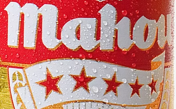 Detail zátišia piva Mahou
