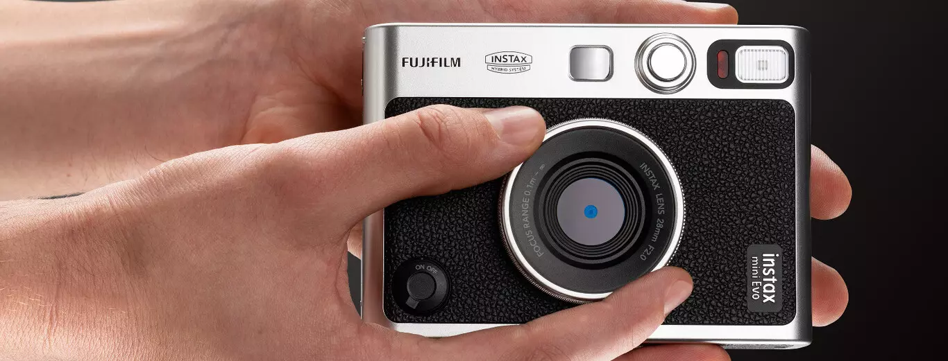 Fujifilm Instax mini Evo Hybrid, funkcijos, kaina ir duomenų lapas