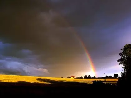 Regenbogen oleh alicepopkorn