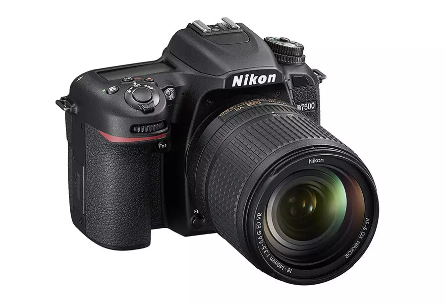 Nikon D7500 18 140mm