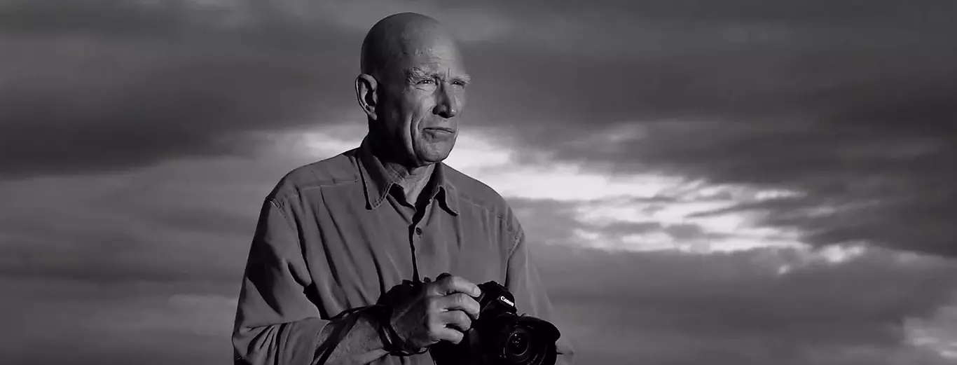 Aprende de grandes fotógrafos como Sebastião Salgado, Robert Frank ou Annie Leibovitz: chámao vendo documentais ou unha clase maxistral