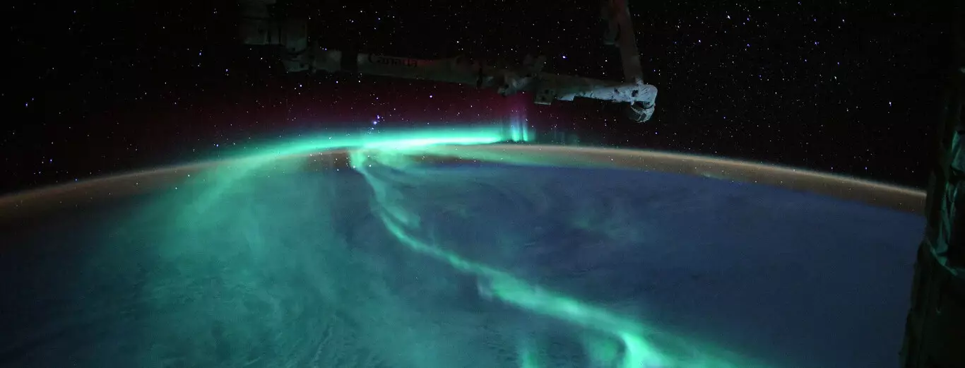 Tato úžasná fotografie polární záře byla pořízena astronautem z Mezinárodní vesmírné stanice