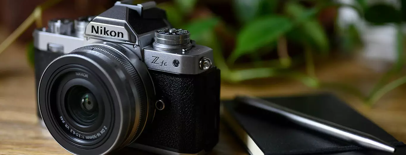 "La Nikon Z fc ha estat el nostre primer èxit en molt de temps" (diu un directiu de l'empresa nipona)