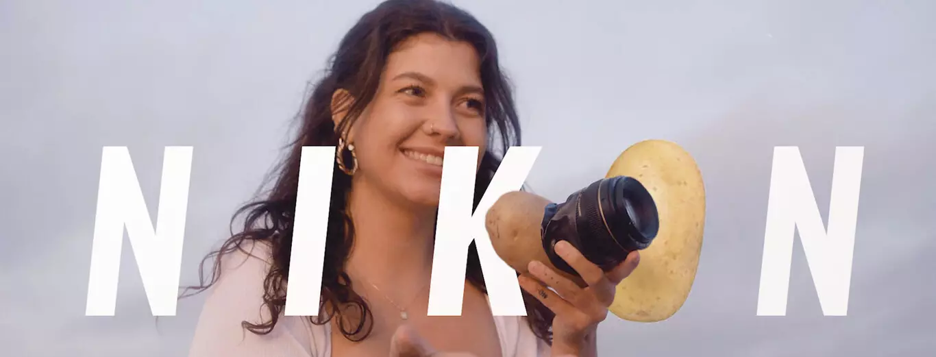 Toto hudobné video zosmiešňuje Nikon a prirovnáva jeho fotoaparáty k zemiaku