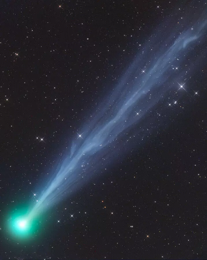 ຫາງໄອອອນທີ່ມີການເຄື່ອນໄຫວພິເສດຂອງ Comet 2020f8 Swan C Gerald
