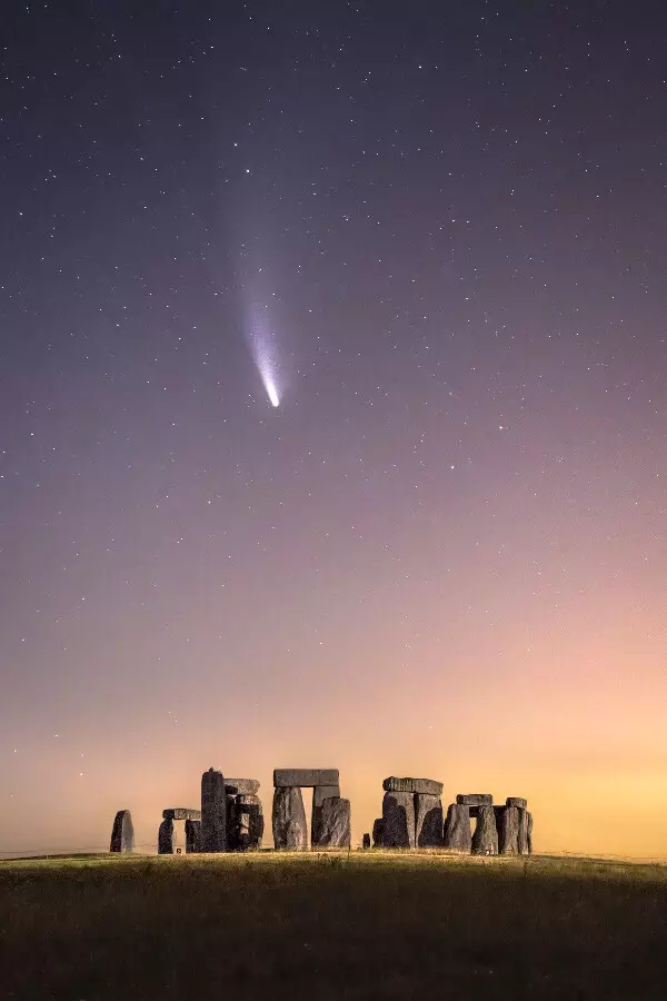 Komet Neowise over Stonehenge C James Rushforth