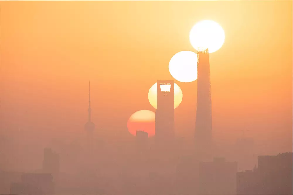 Схід сонця чарівного міста C Цзяцзюнь