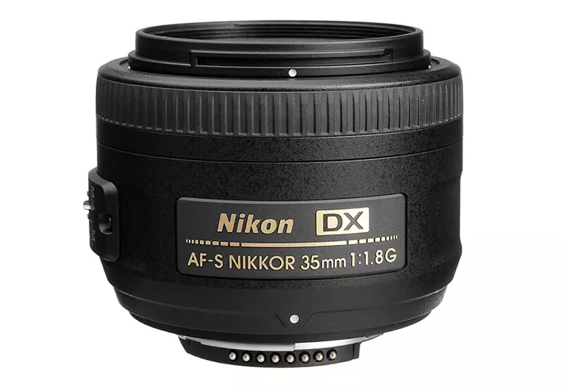 Nikkor 35mm ၁၈