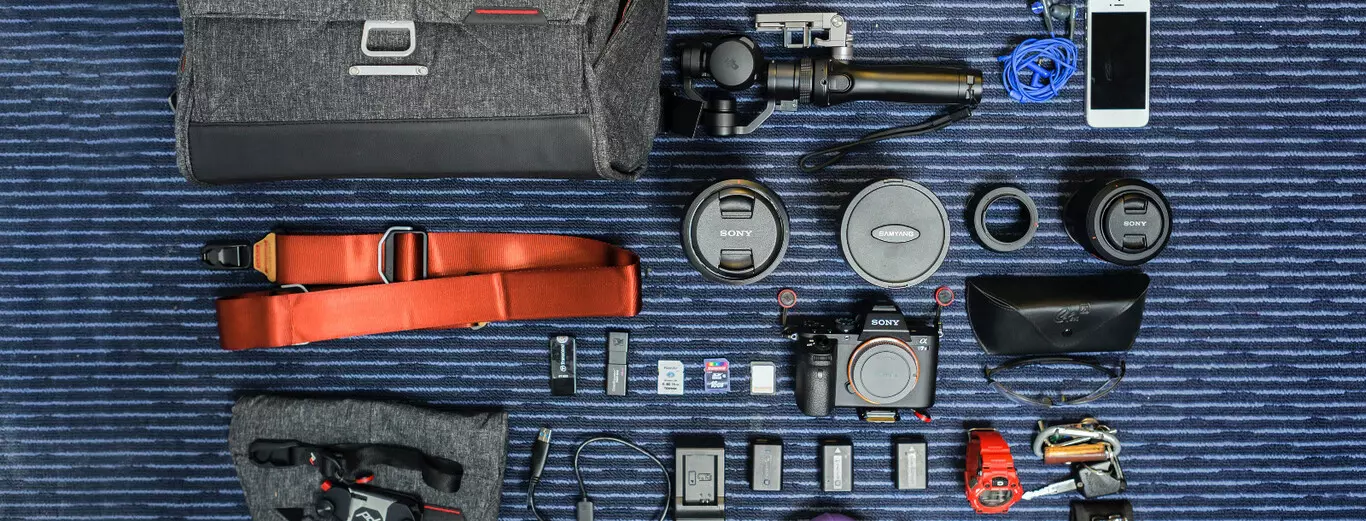 Knolling, what it is and how to get started in the photography of meticulously arranged objects