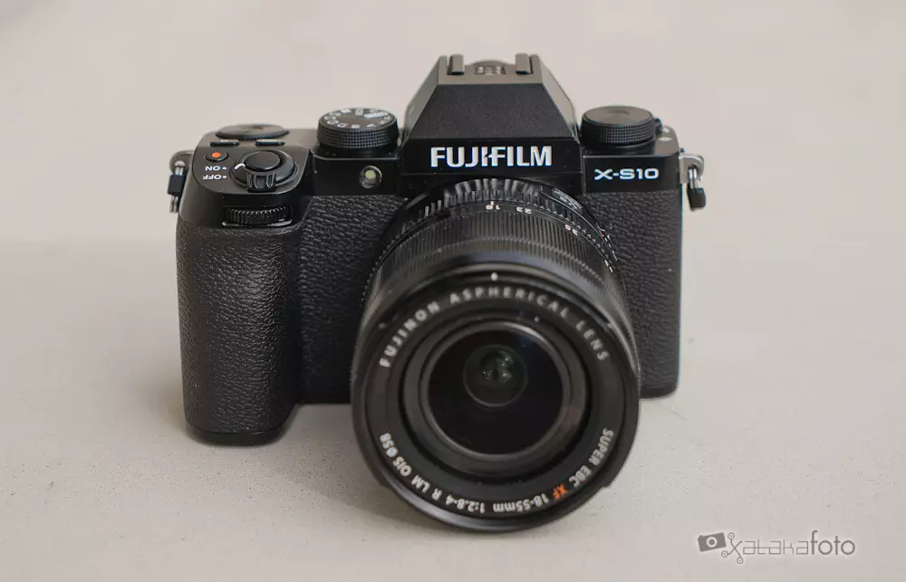 Fujifilm X S10