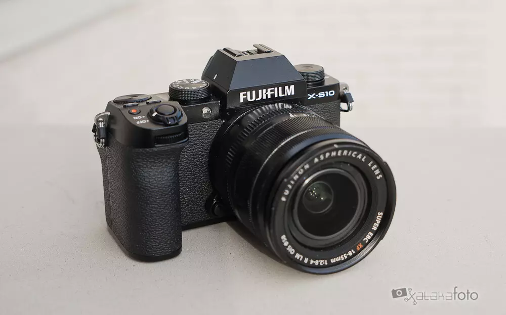 Fujifilm X S10