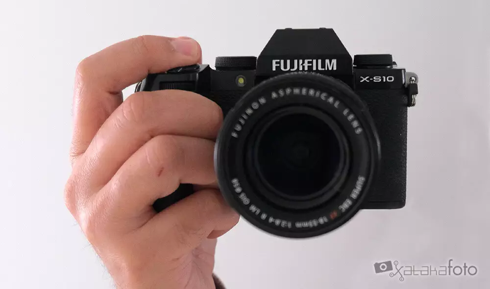 Fujifilm X S10