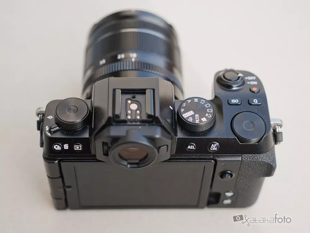 Fujifilm X S10