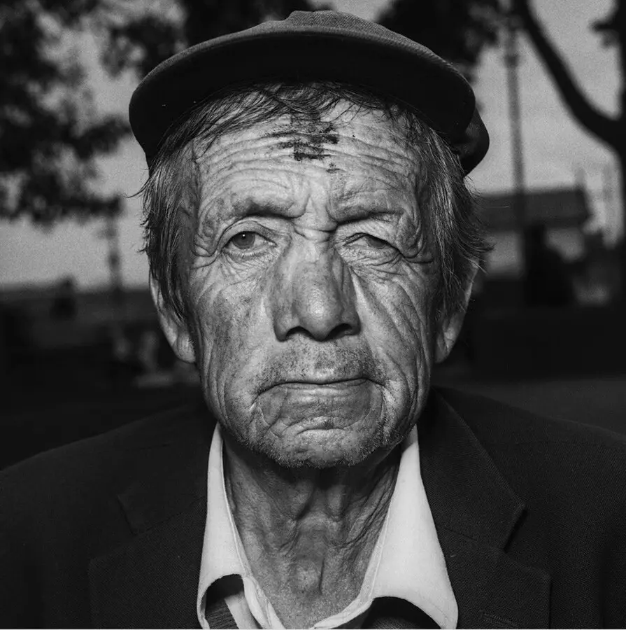 Карлос Сааведра Адамзат портреті 2021 жалғыз сурет жеңімпазы