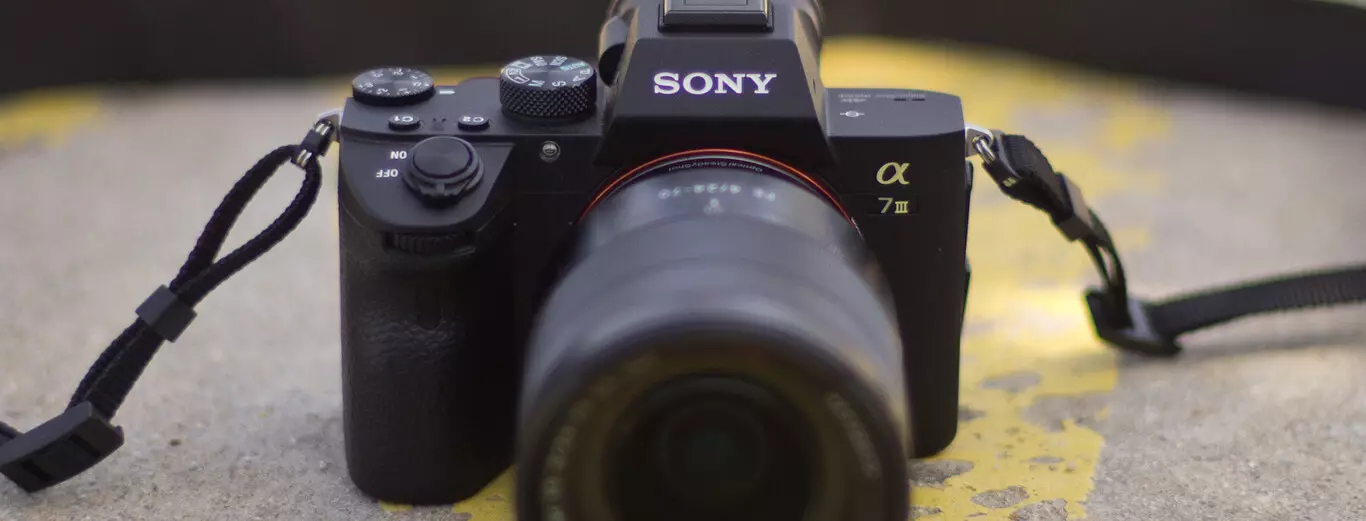 Sony A7 III, Panasonic Lumix G100, Nikon D780 da ƙarin kyamarori, ruwan tabarau da na'urorin haɗi akan siyarwa a Kasuwancin Farauta