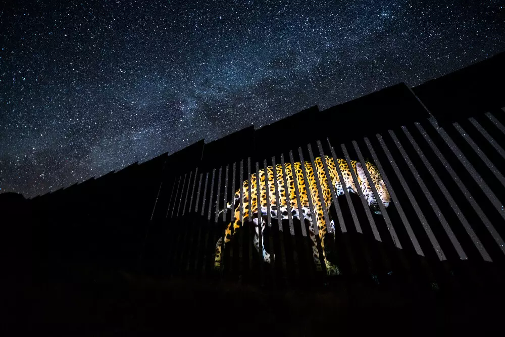 Npoty Photo Contest 2020 Outro migrante barrado Alejandro Prieto Vencedor C13 Portfolio