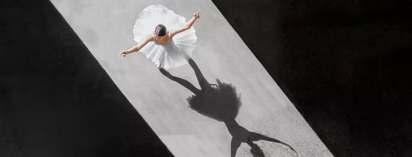 ‘Ballerine de l'air’, by Brad Walls: the art of ballet seen from an unprecedented but very aesthetic perspective