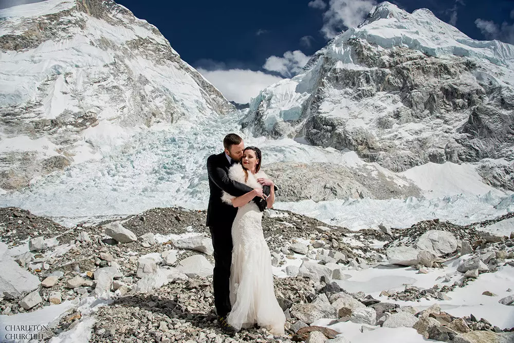Pernikahan Everest Charleton Churchill 13