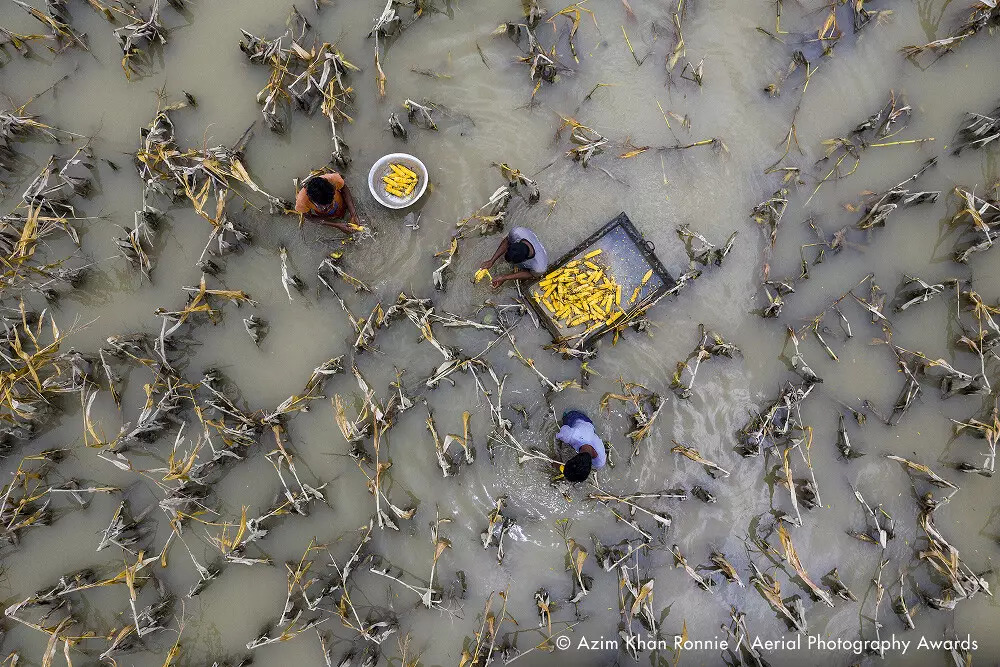 A auga da inundación danou os cultivos Premios de fotografía aérea Azim Khan Ronnie