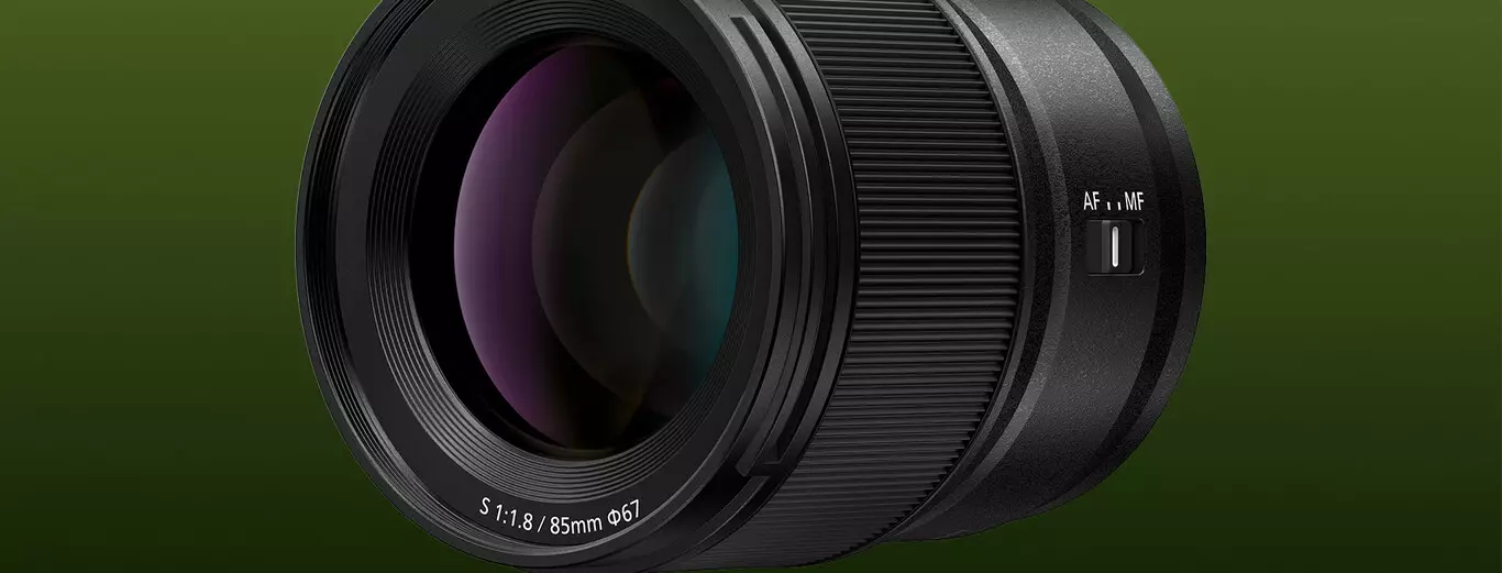 Panasonic Lumix 85mm F1.8, דאָס איז דער ערשטער פון די פיר העל ל-בארג פאַרפעסטיקט לענסעס