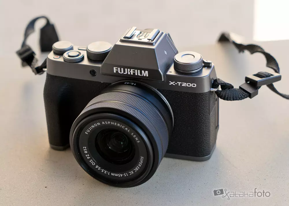 I-Fujifilm X T200