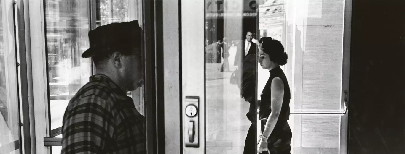 Lee Friedlander, sets'oants'o sa lifoto se rekisitseng nako ea makhaola-khang bakeng sa ho etsa moralo o nepahetseng