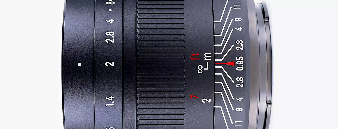 7artisans stellt eng nei ultra-hell Lens fir seng APS-C Famill vir: 35mm F0.95